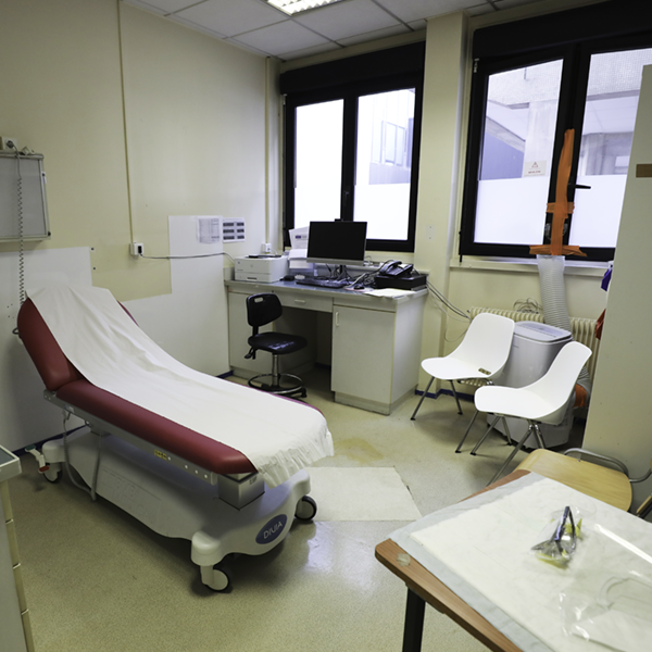 urgences-dermato - Hôpitaux Universitaires Henri Mondor